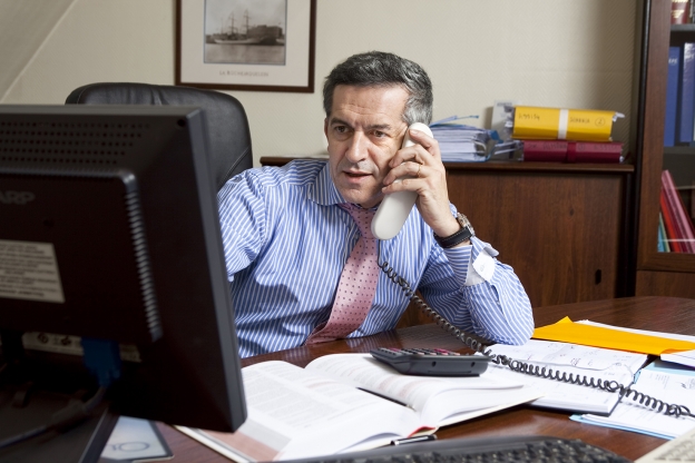 Comment devenir Courtier / Courtière ? - Salaires et Fiche-Métier