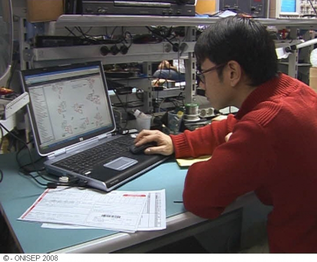 Comment devenir Ingénieur Électronicien / Ingénieure Électronicienne ...