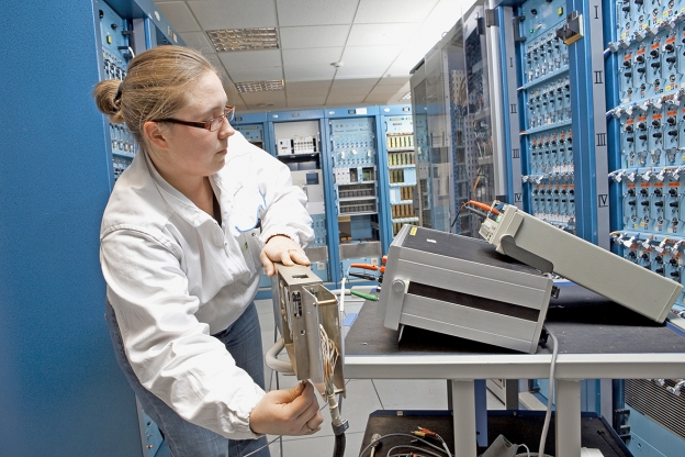 Comment devenir Technicien / Technicienne D'Essais ? - Salaires et ...